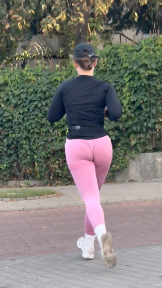 Juicy Bouncing Runners Ass In Pink Spandex Short Butt Gold Candid Best Premium